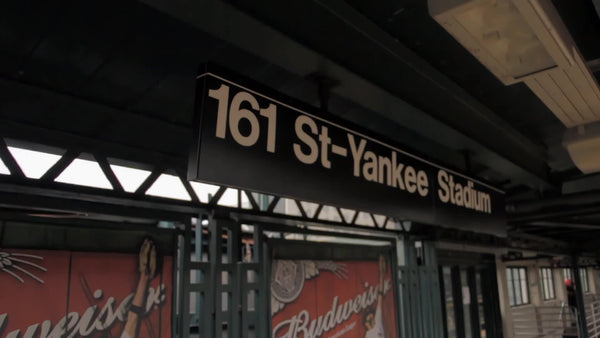 4 train entering 161 Street Yankee Stadium subway station platform in ...
